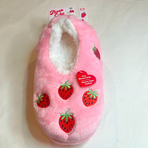 Mooncake | Shoes | Mooncake Strawberry Sherpa Lined Slippers | Poshmark